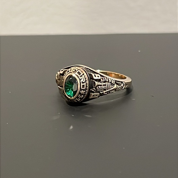 Jewelry | Vintage High School Jostens 1k Gold And Emerald Ring | Poshmark